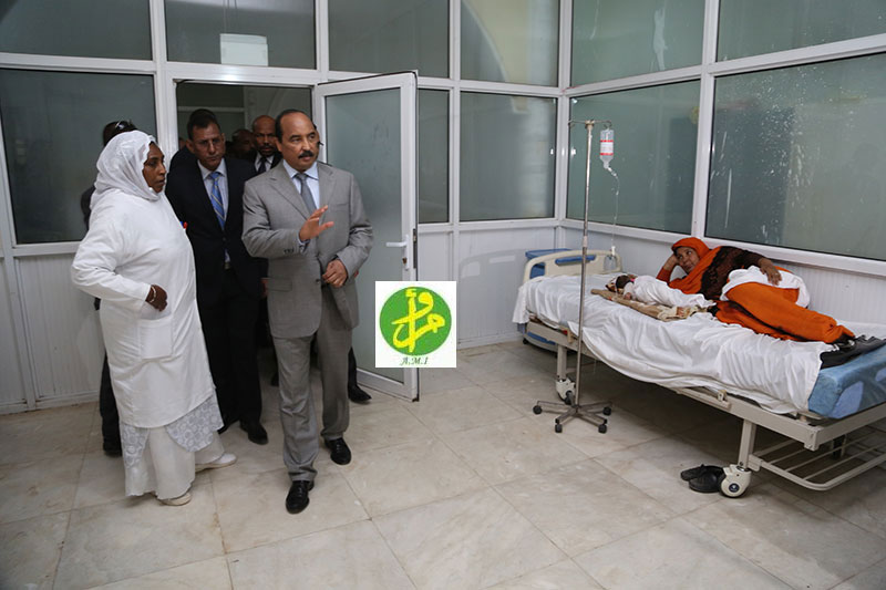 Le Président de la République visite le centre hospitalier Mère et ...