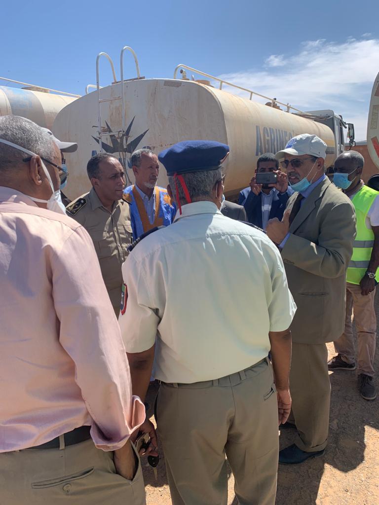 Le directeur général de la SNDE visite les installations de la société ...