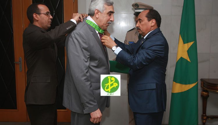 Le président de la République décore l’ambassadeur d’Irak à l’occasion ...