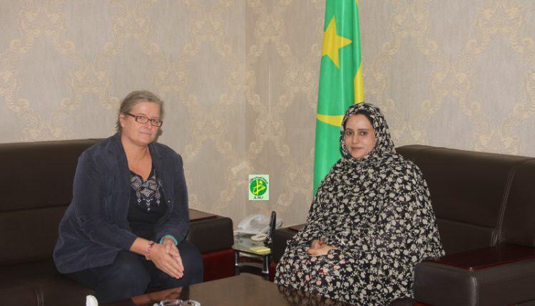 La ministre secrétaire générale du Gouvernement s’entretient avec la responsable de la ...