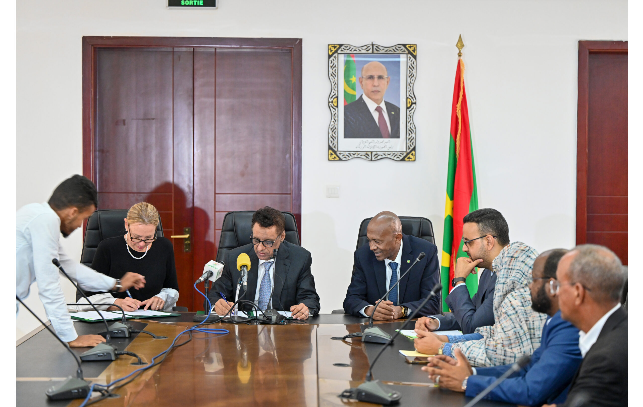 La Mauritanie signe avec la BAD une convention pour le financement du ...