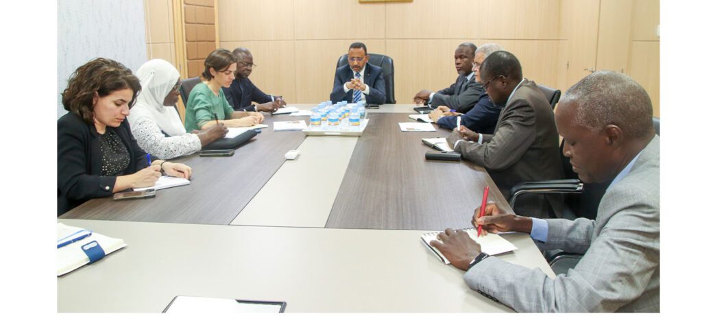 Le délégué général de Taazour s’entretient avec une délégation de la BM ...